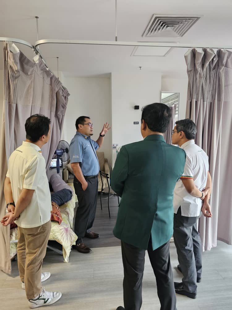 VISIT BY the Opa committee TO OP MD HASHIM HUSSEIN, (GENERAL TAN SRI ...